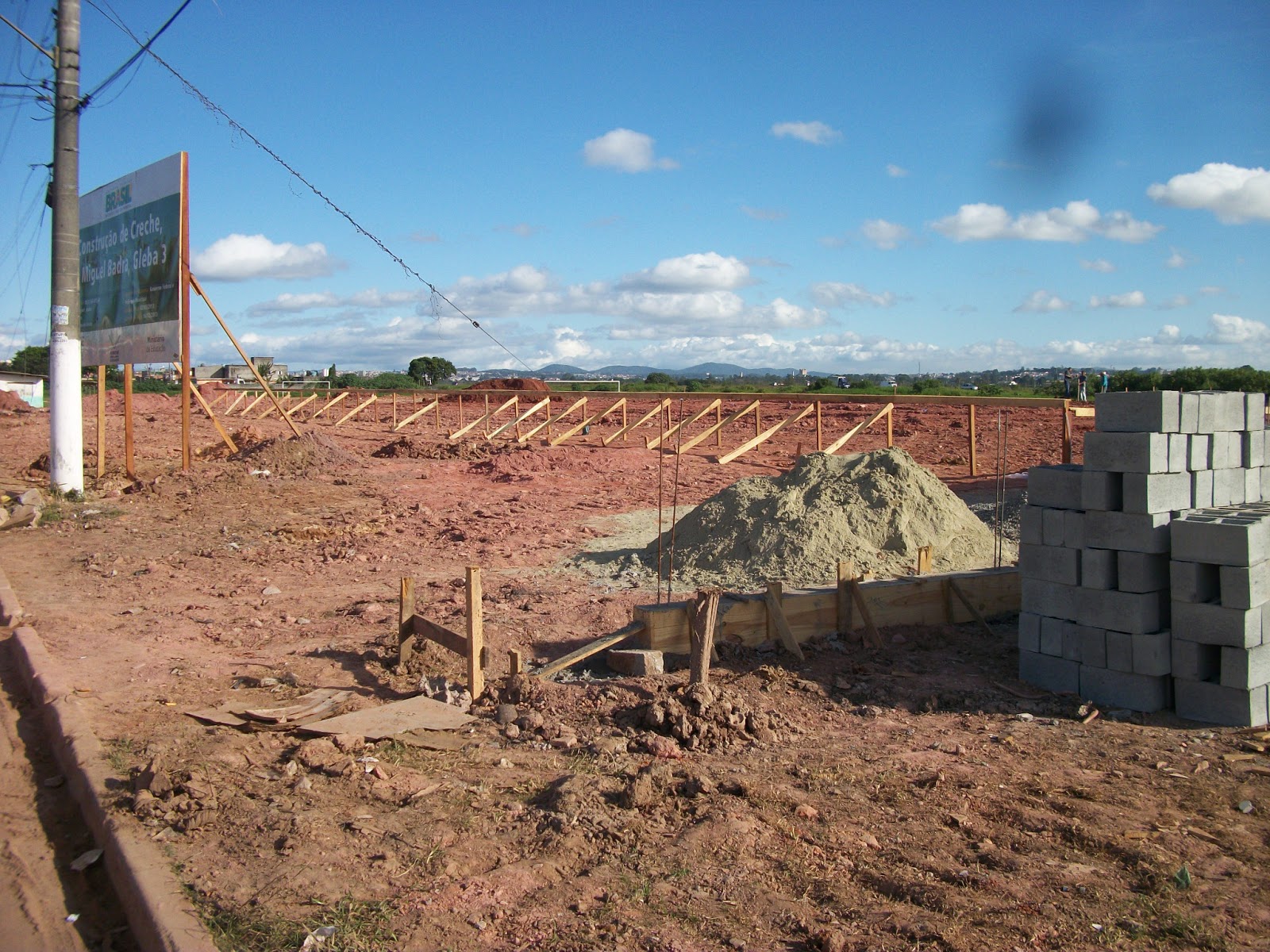 PORTAL BADRA: MIGUEL BADRA: tem início construção de creche no badra baixo. PORTAL BADRA: MIGUEL BADRA: tem início construção de creche no badra baixo.