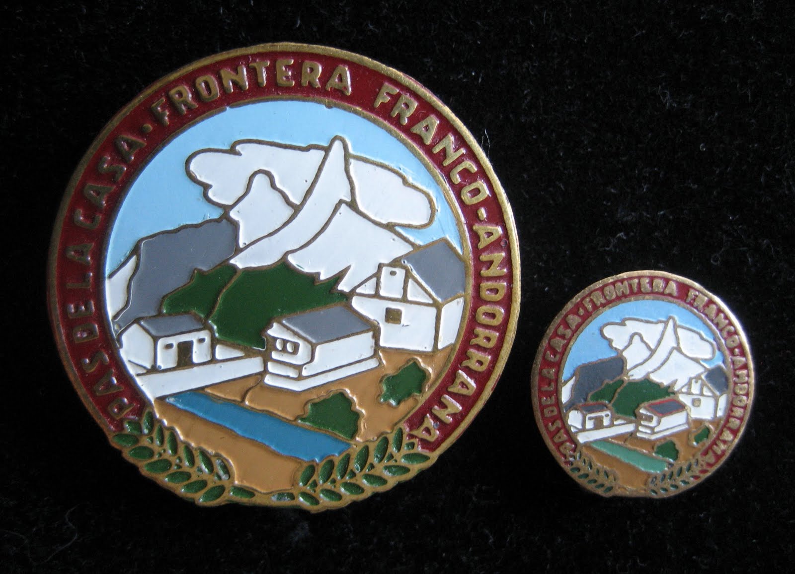 Pins Andorra: El Pas. Frontera Franco-Andorrana. Excepcional.