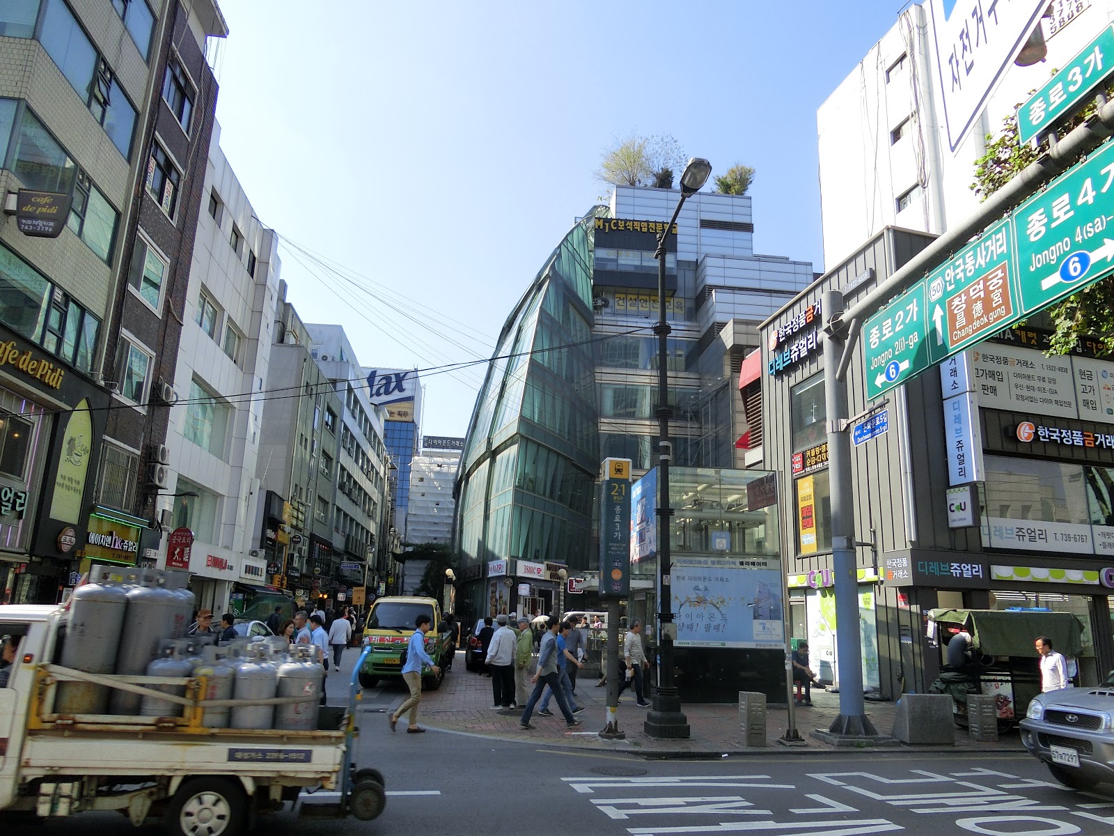 Nau speak: Korea: Mahabodhi Temple in Jogno District en route to Gwangjang