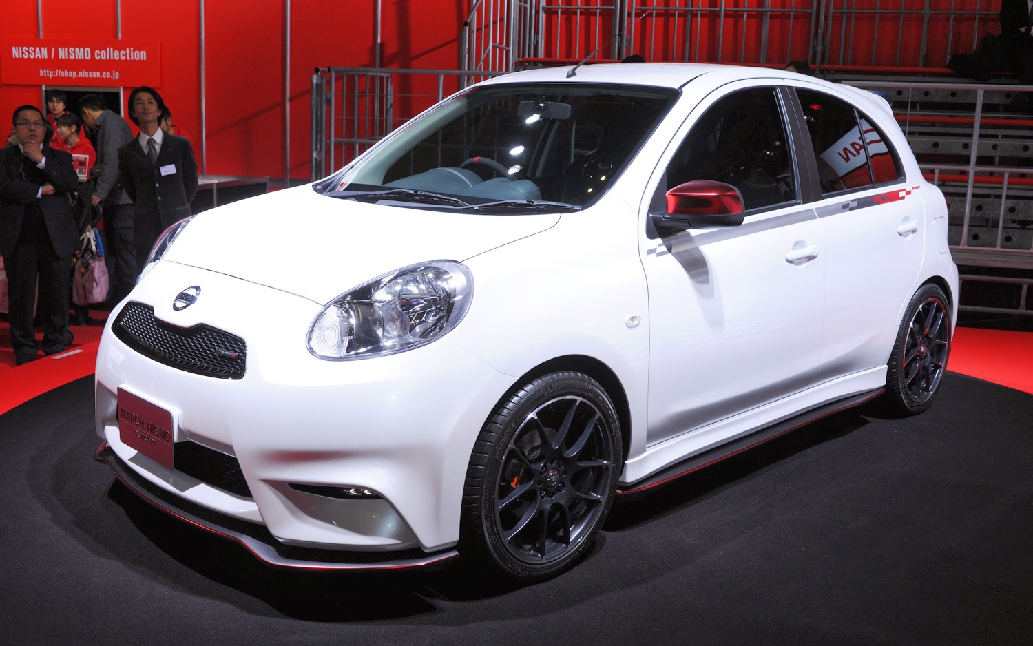 Daihatsu Kharisma Sejahtera: Perbandingan New Nissan March dengan ...