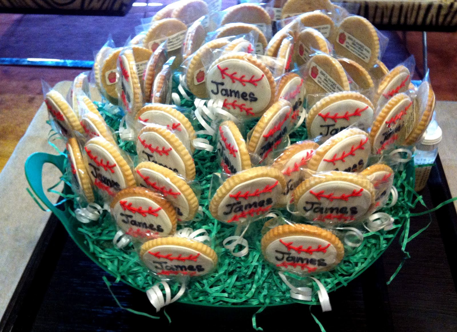 MAKING BASEBALL COOKIES - Hugs and Cookies XOXO