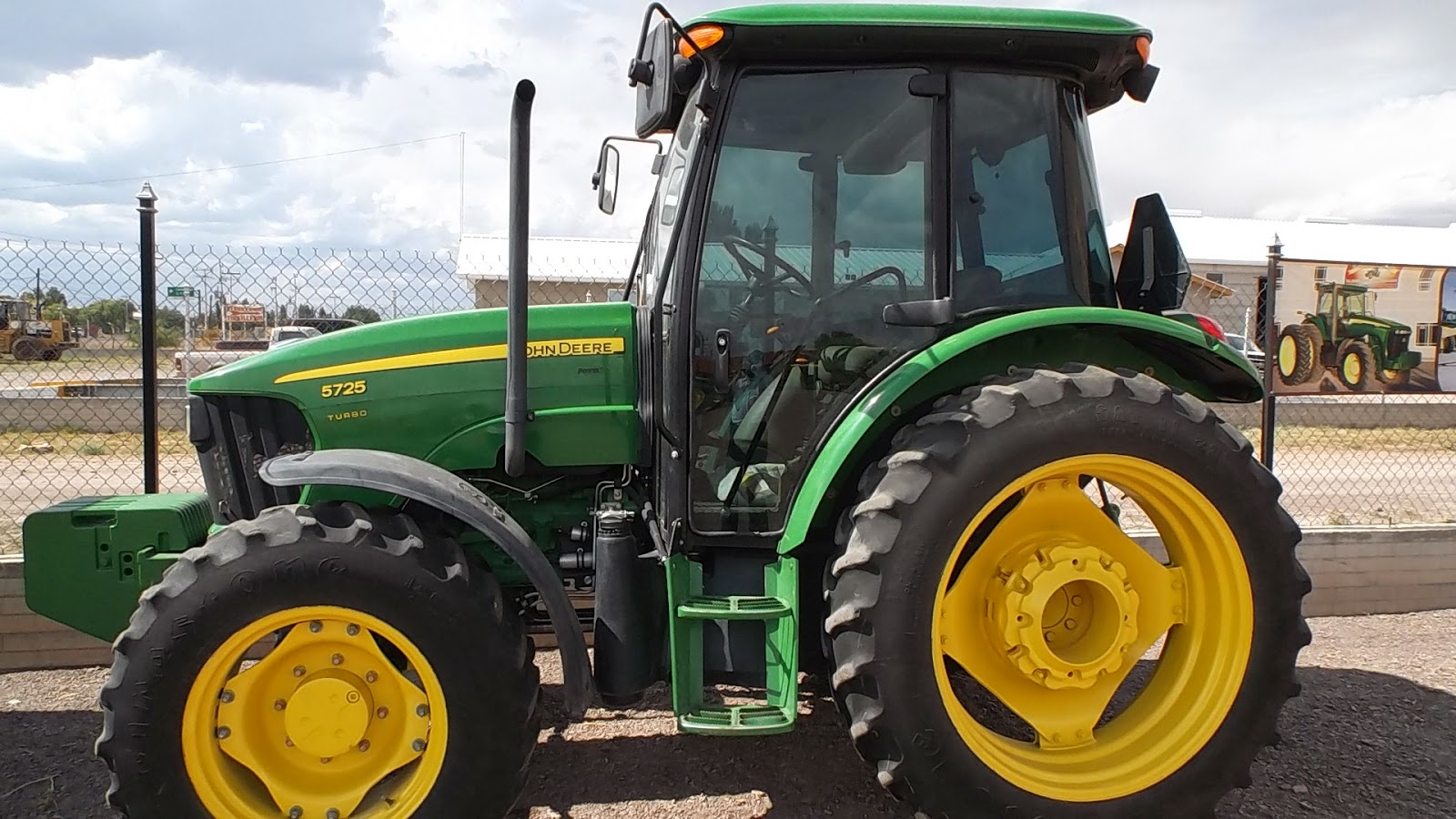 MAQUINARIA AGRICOLA INDUSTRIAL: Tractor John Deere 5725, 4x4 ...