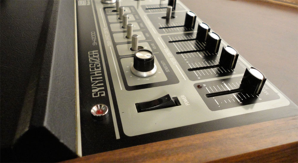 MATRIXSYNTH: Roland SH2000 Synthesizer SN 526379