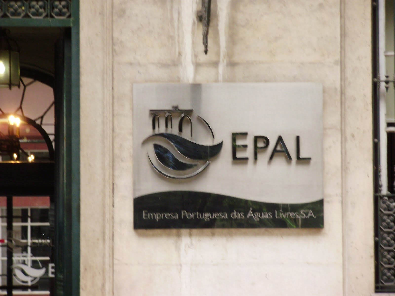 CIDADANIA LX: A Inegável importância da Imagem …. EPAL a “meter água”