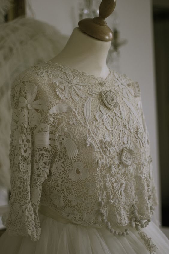 BRIDE CHIC: WORKING WITH VINTAGE LACES