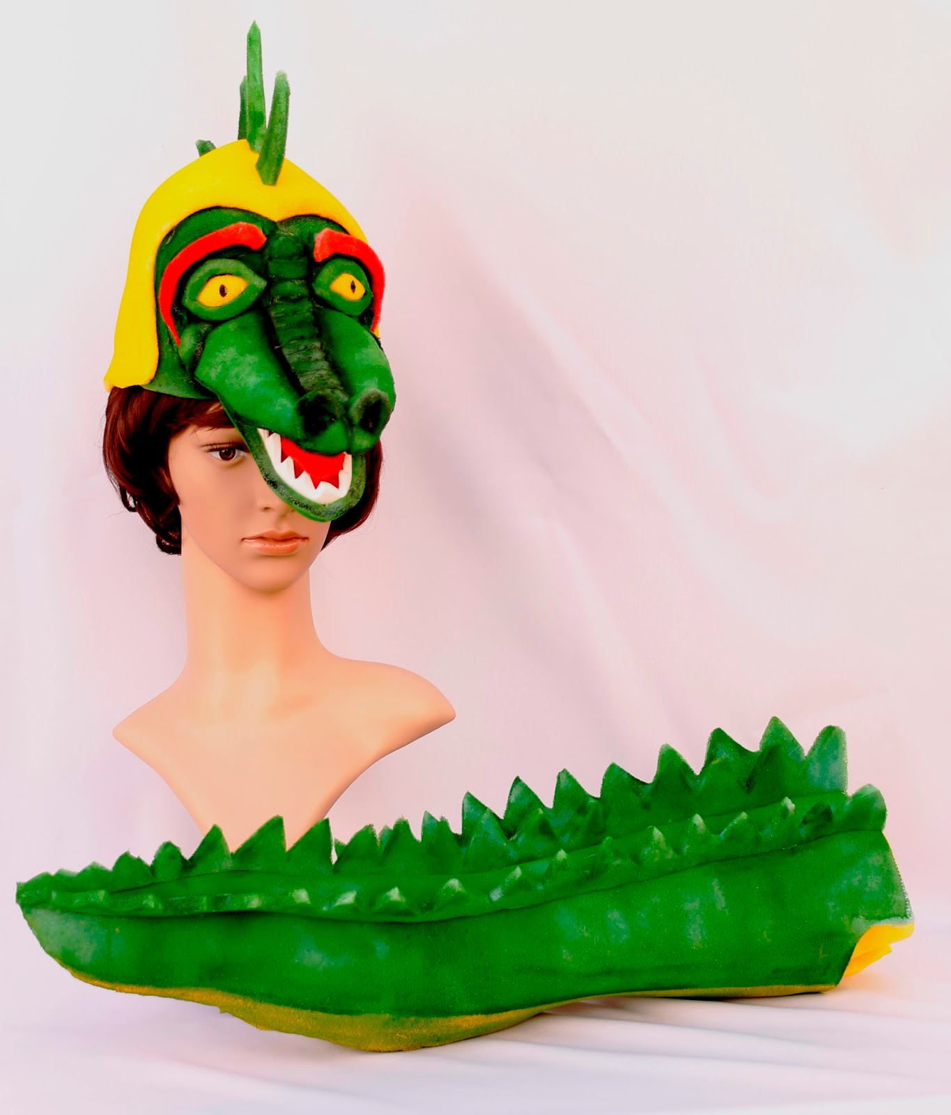 Ateliê Funchal: MASCARAS, CABEÇAS, TIARAS, ENFEITES