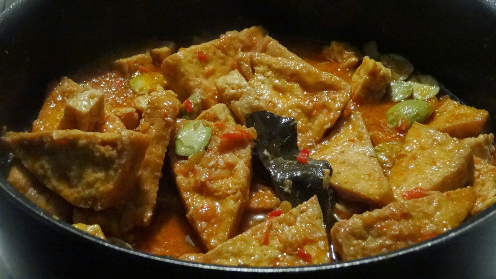 Indisch eten!: Tahu en tempe met petehbonen in een pittige saus van ...