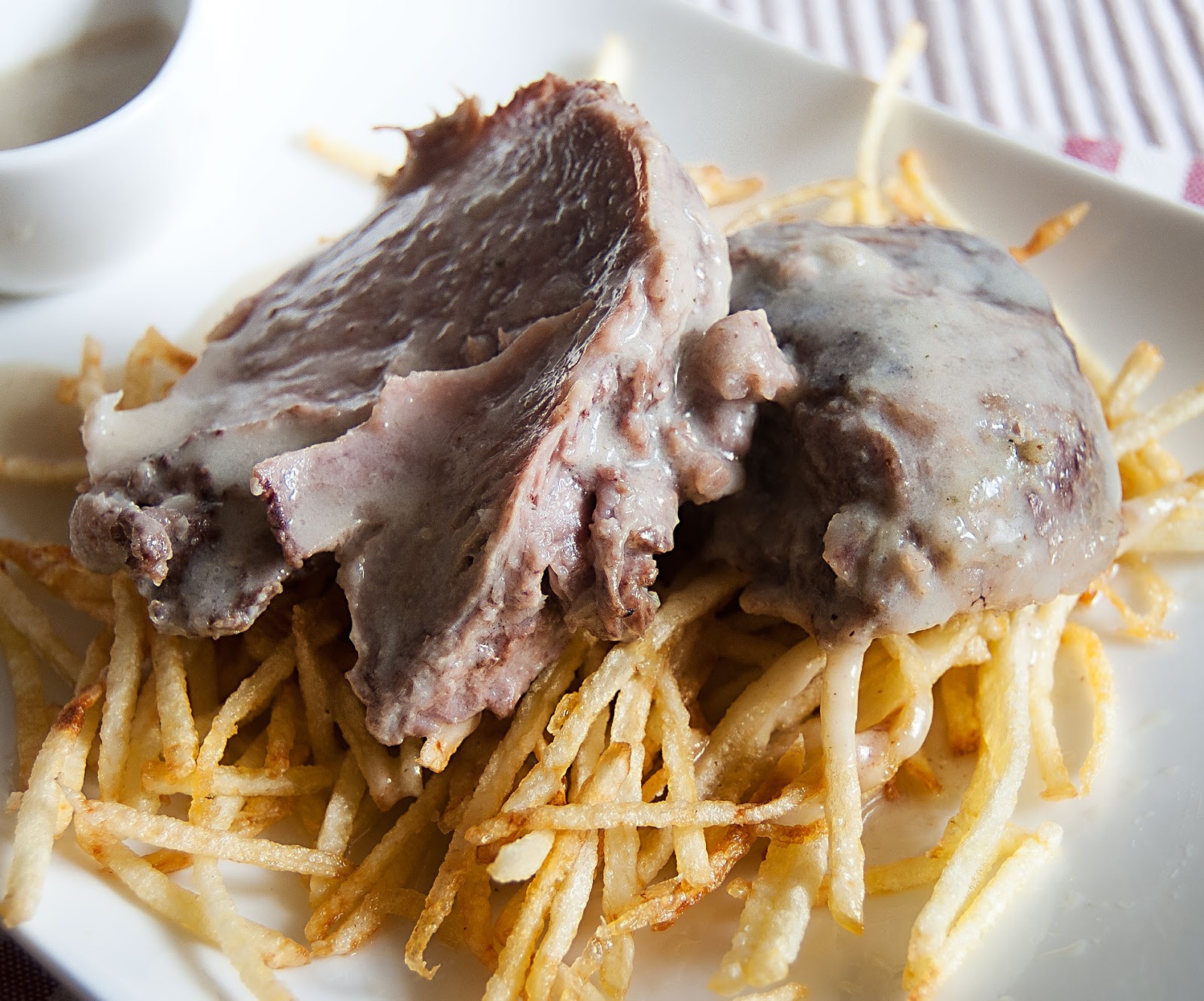 migas y gachas: Carrillada en salsa de roquefort