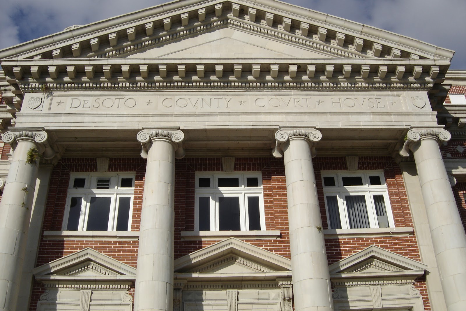 Places To Go, Buildings To See: Desoto County Courthouse - Arcadia, Florida