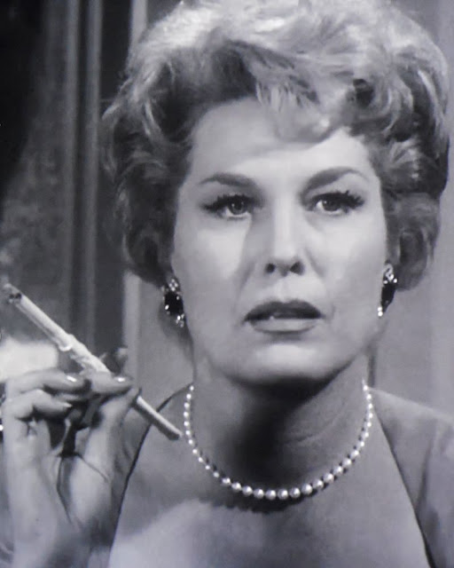 Film Noir Photos: Tracking with Closeups: Jean Willes