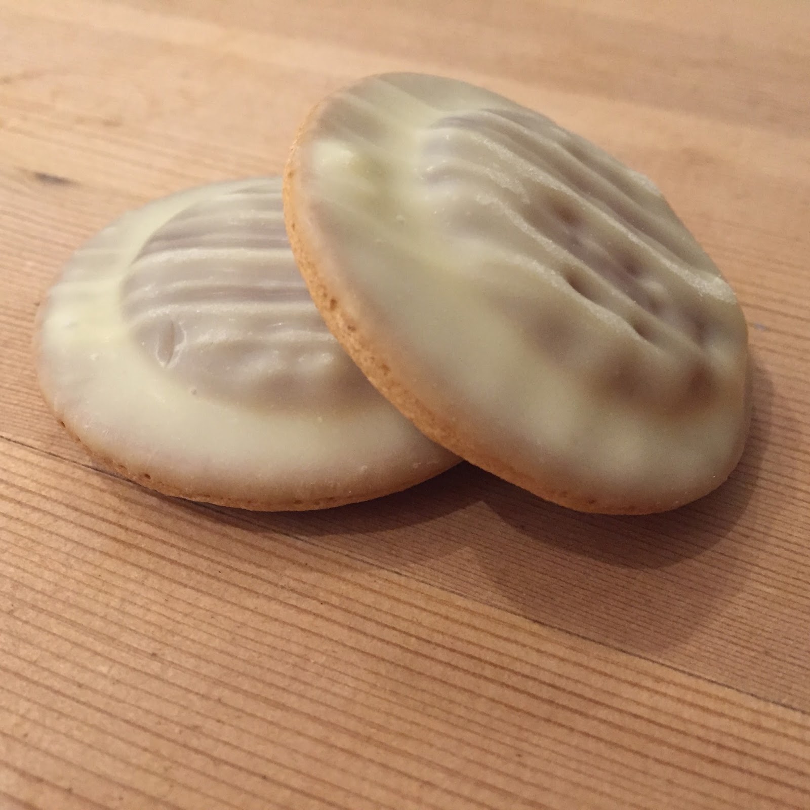 Archived Reviews From Amy Seeks New Treats: Party Banana Jaffa Cakes ...