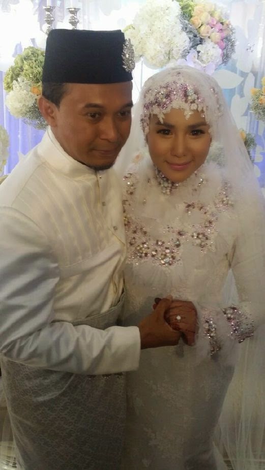 GAMBAR MAJLIS AKAD NIKAH ELLY MAZLEIN DAN AZMI HATTA | Media Serius