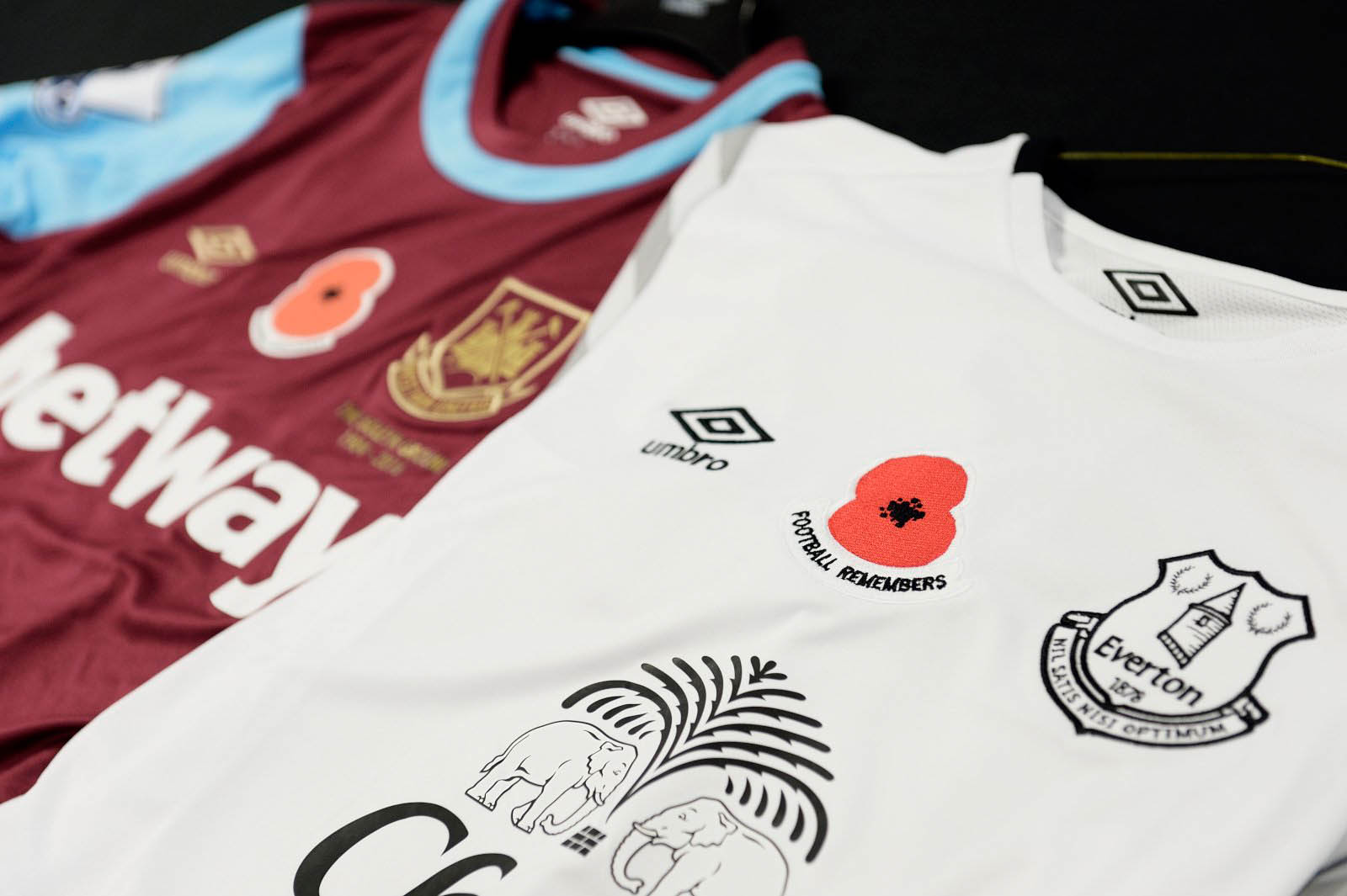 Closer Look | 2015-16 Premier League Poppy Kits - Footy Headlines