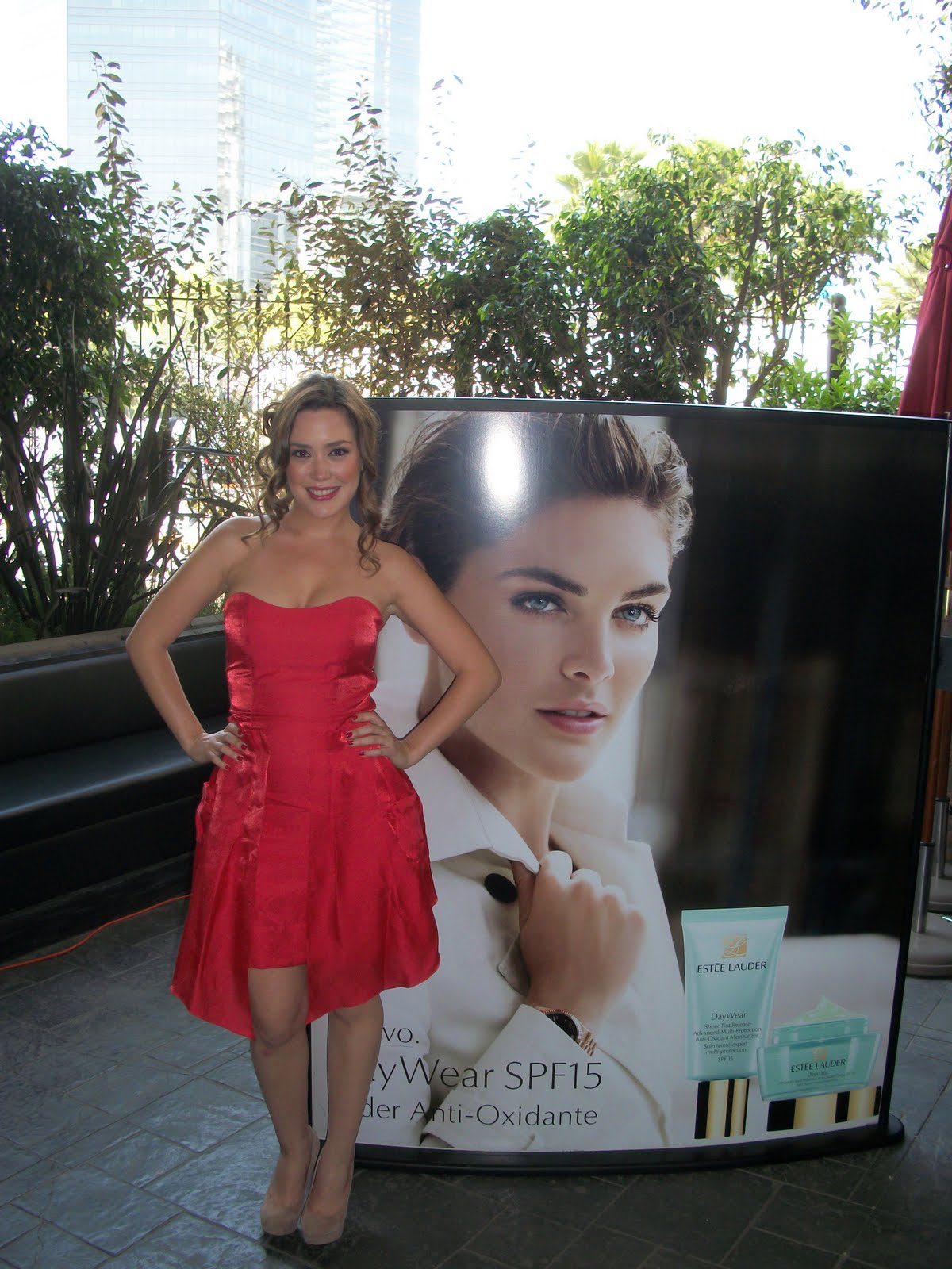 *CarlaWorld*: Carla embajadora de Estee Lauder