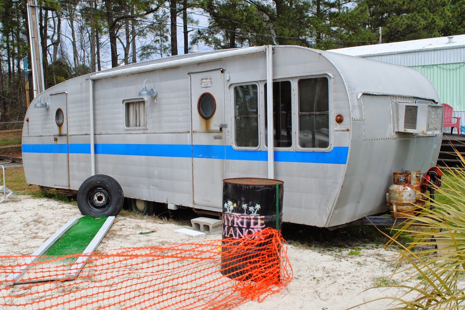 The Carpetbagger: Welcome to Myrtle Manor