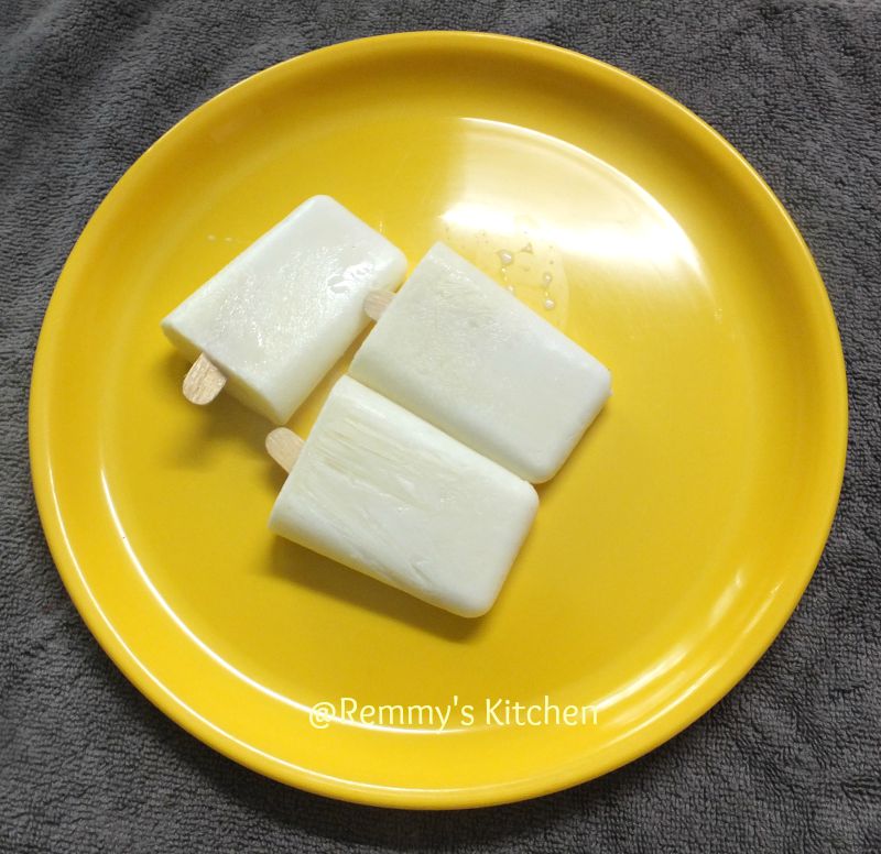 Remmy's Kitchen: Vanilla ice pops
