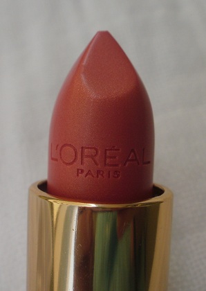 Dear Makeup Diary: L'Oreal Color Riche Naturals Lipstick 379 Sensual Rose