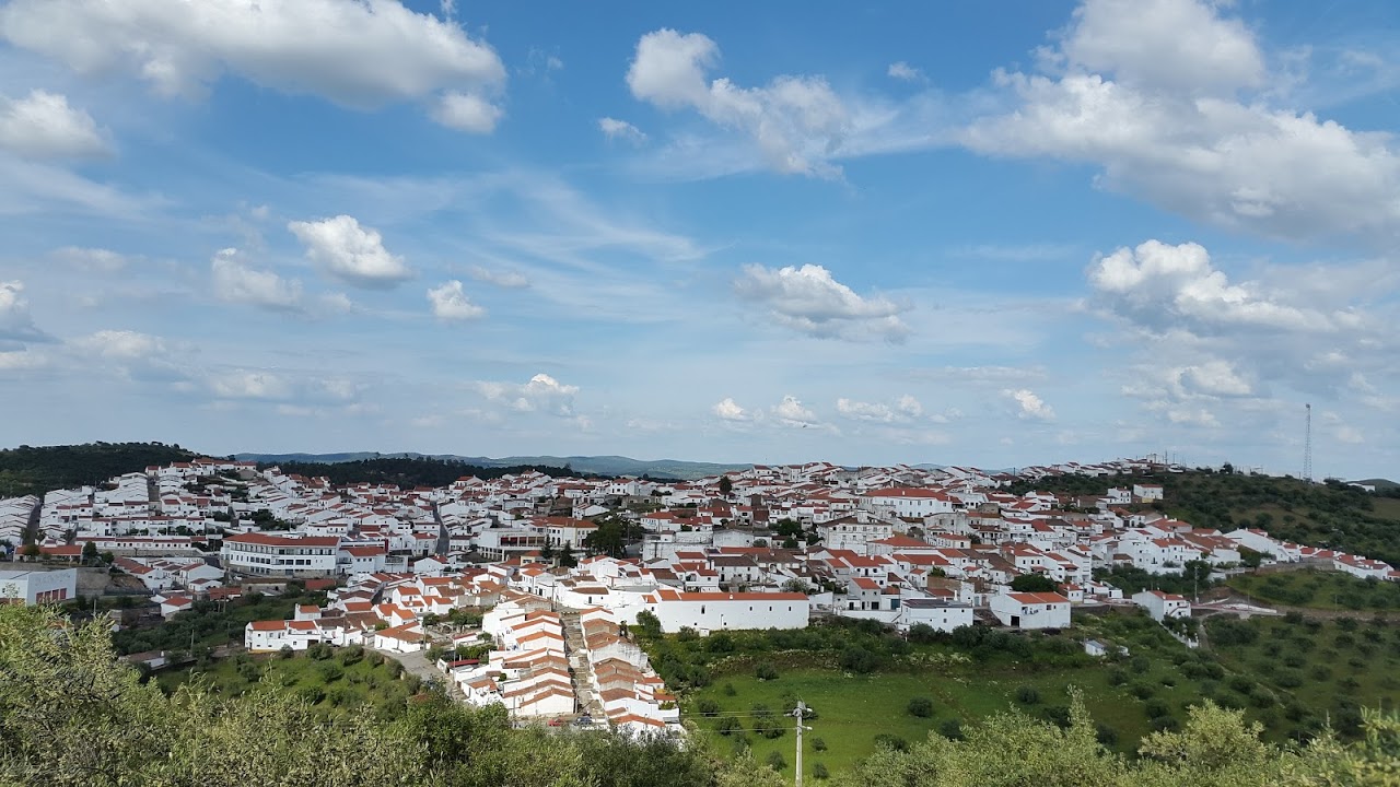 estado de Barrancos: Vista geral de Barrancos a partir do cerro do ...