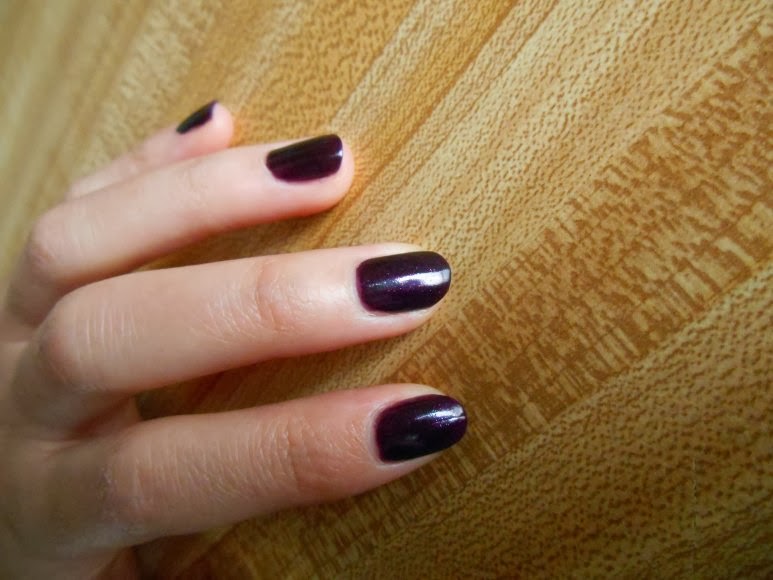 VP Nails: Aubergine et Petits Pois....