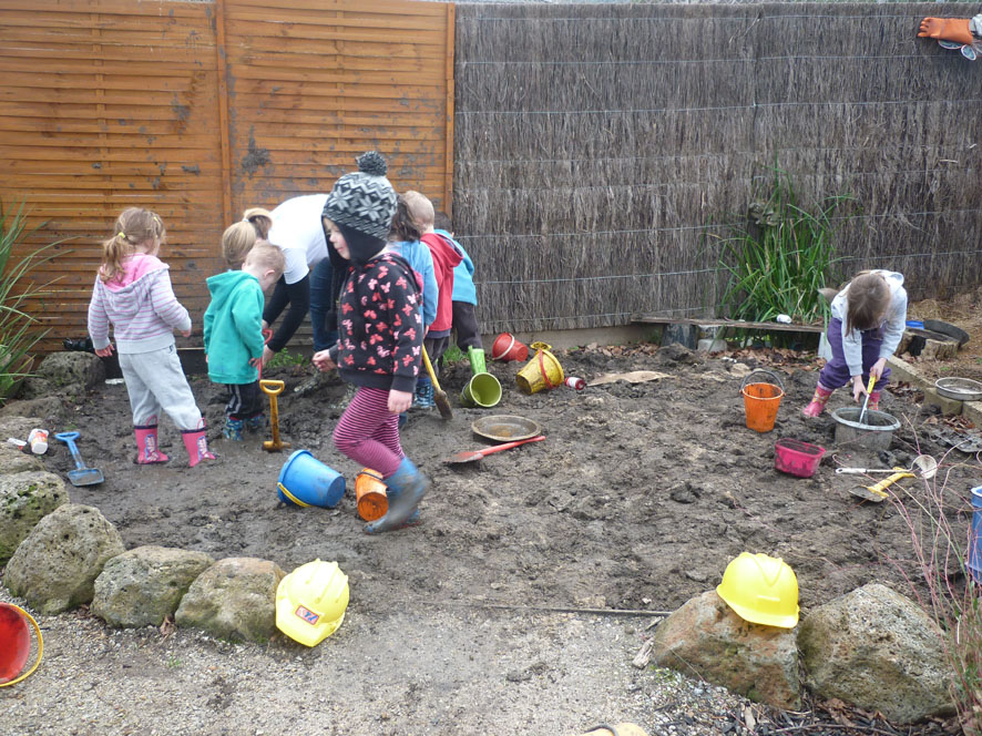 Creative and Inspired Play: Mud, glorious mud!