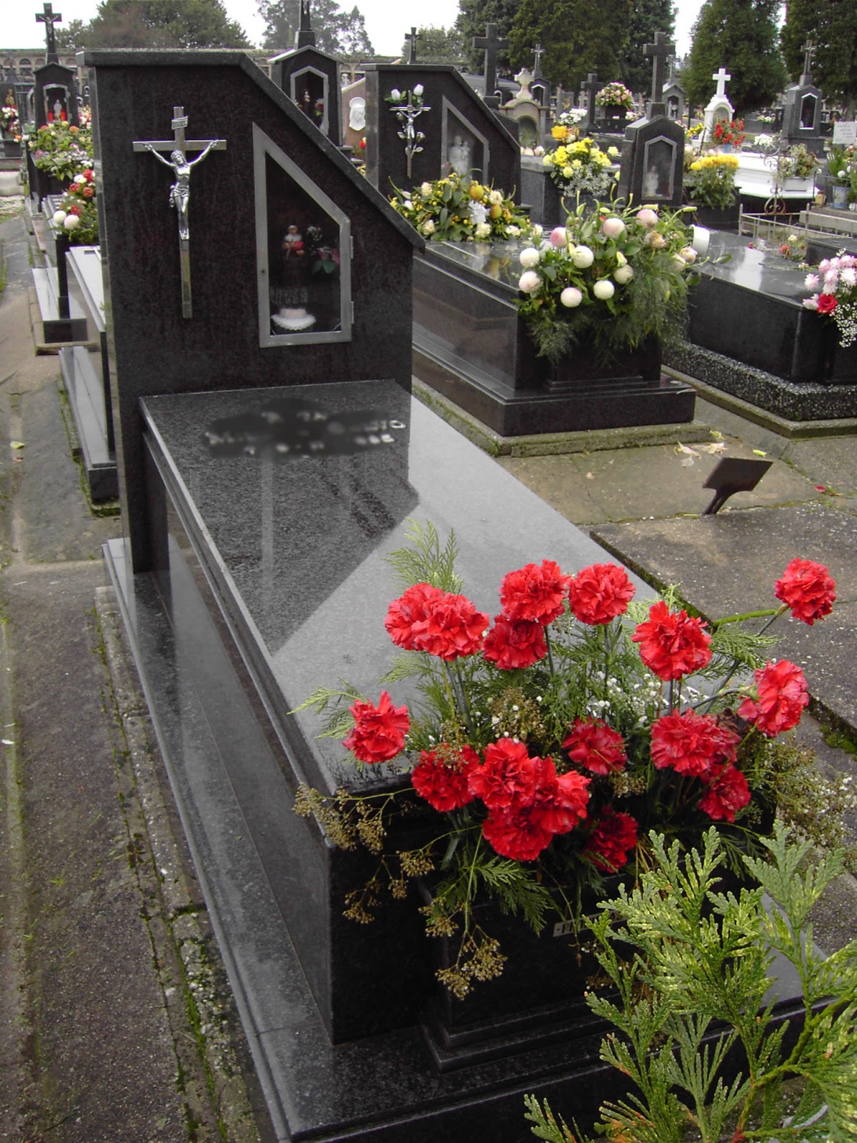 Lápidas y panteones para el cementerio