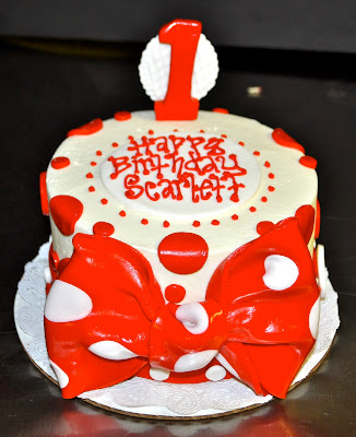 Leah's Sweet Treats: Red and White Polka Dot Smash Cake & Cupcakes