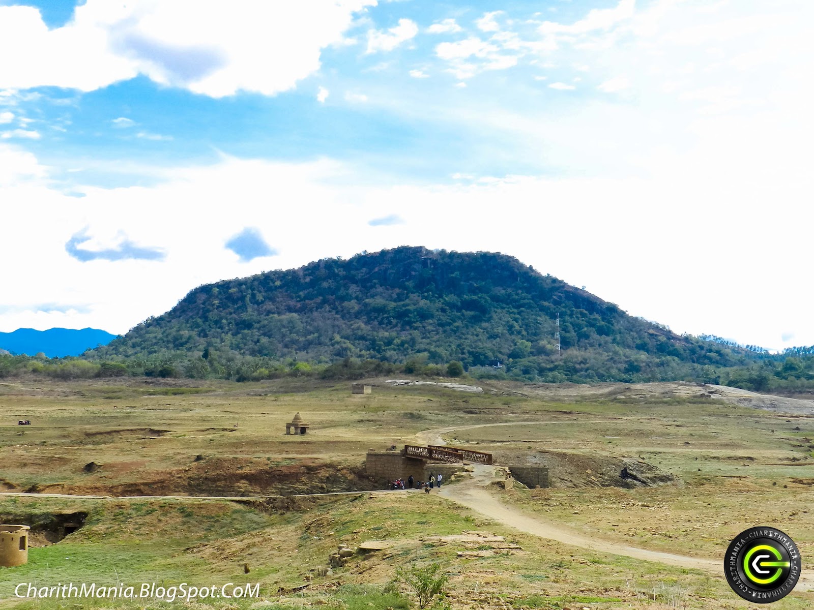 CharithMania: The submerged old Teldeniya town ( ගිලුනු පැරණි තෙල්දෙණිය ...