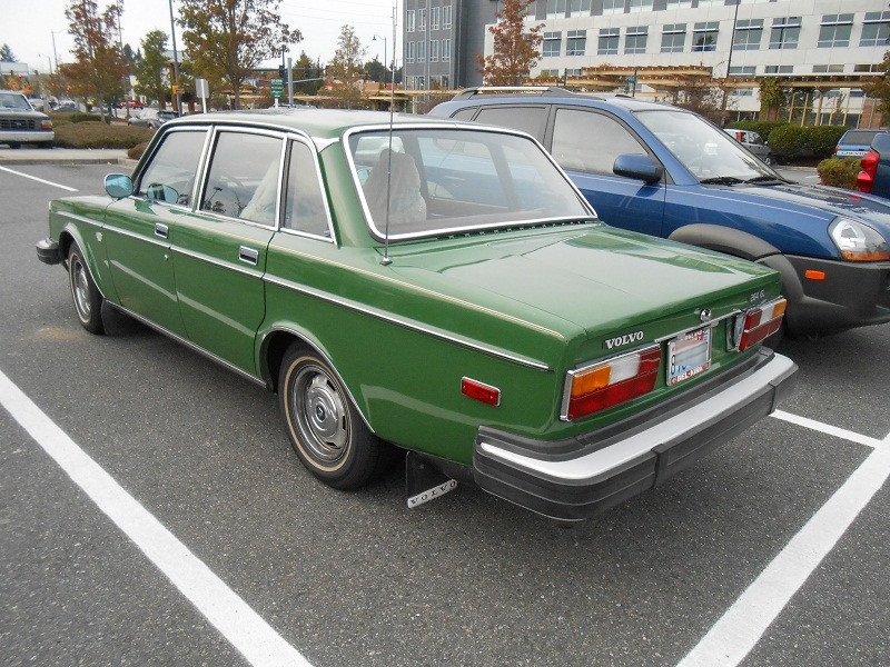 Seattle's Parked Cars: 1977 Volvo 264 GL