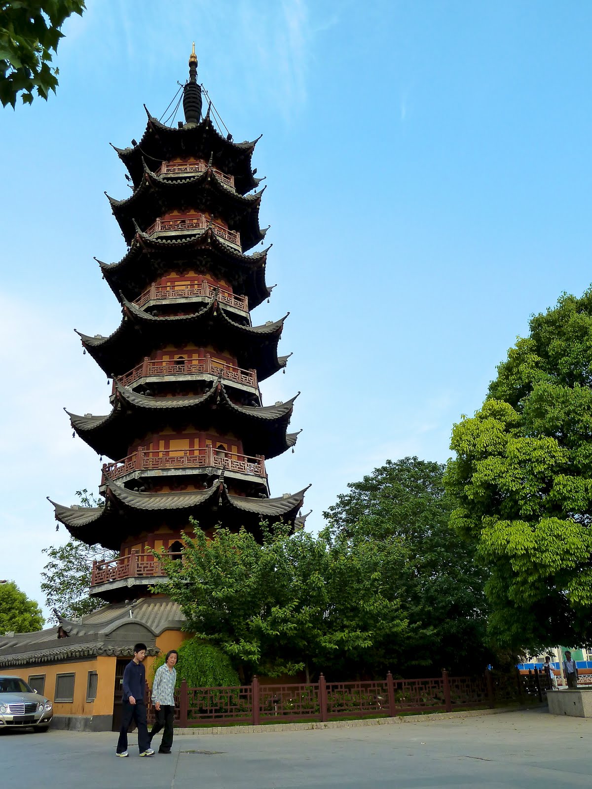 Shanghai - here we are: Longhua Tempel und Park der Märtyrer