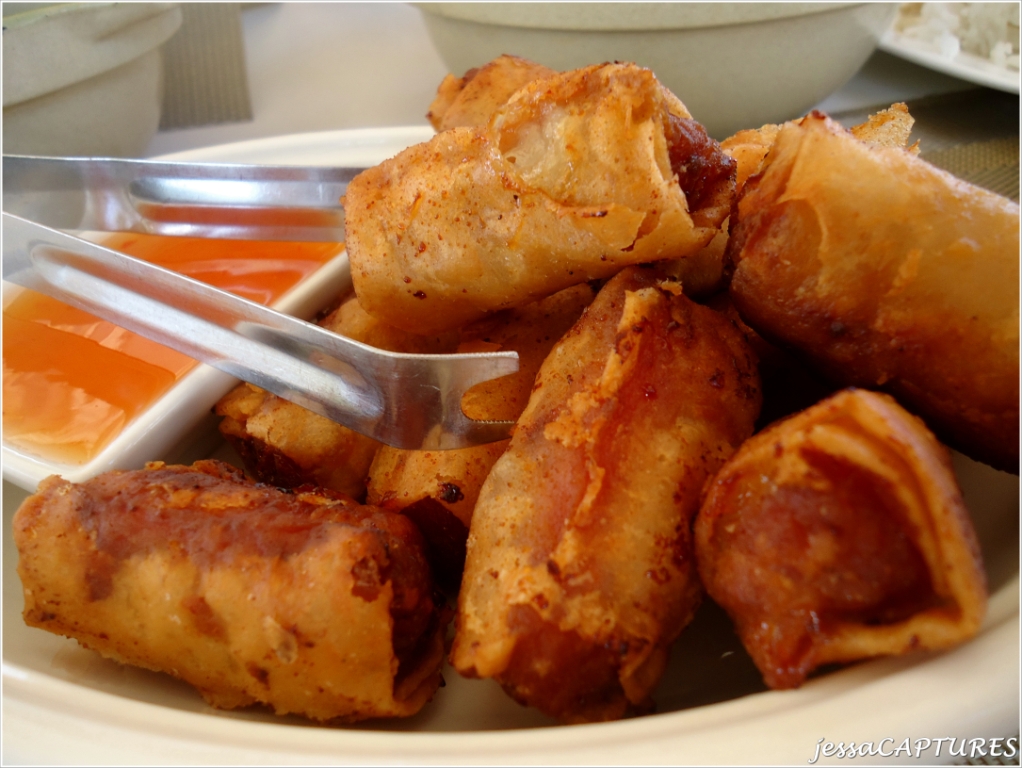 the traveller & her thoughts: KUTING REEF beach resort