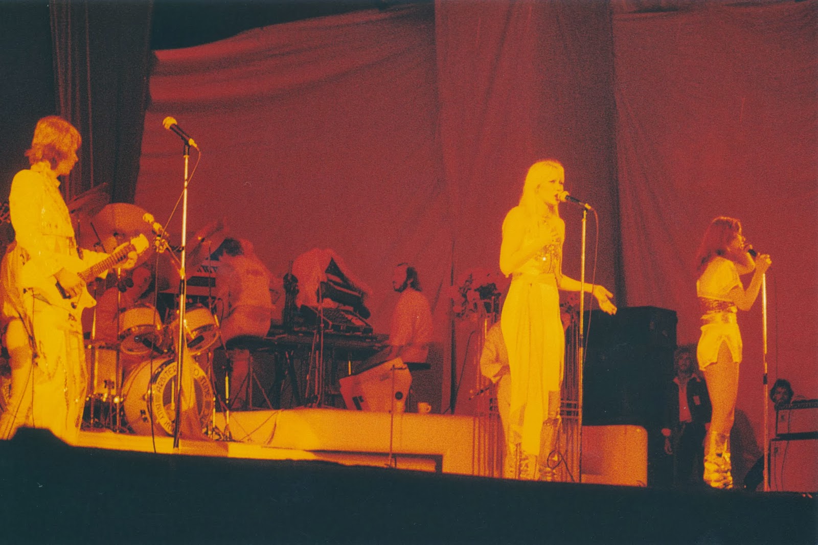 ABBAFanatic: ABBA Live In Sydney - 37 Years Ago Today