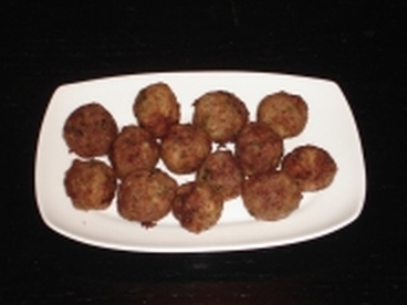 Authentic Greek Recipes: Greek Keftedakia (small meatballs)