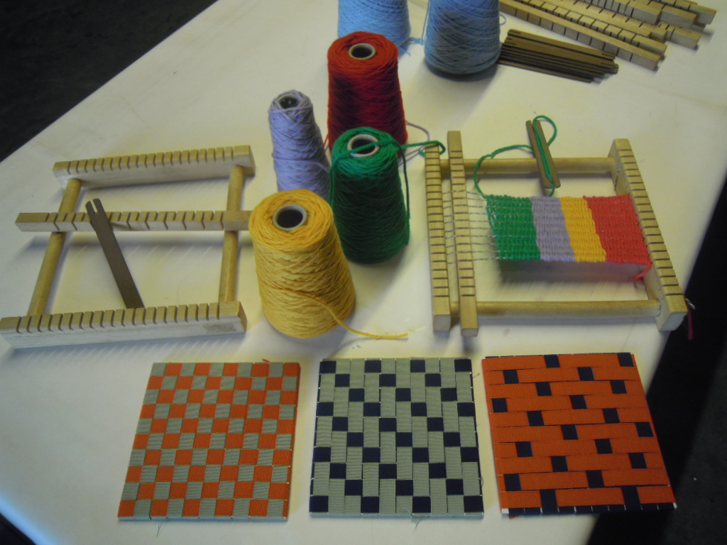 TECNOLOGICA : Laboratorio Tessuti: INTRECCI (II) dal cartoncino al filo...