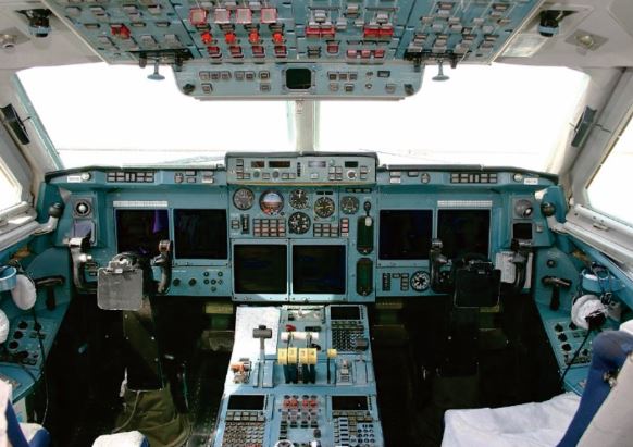 Ilyushin IL-96-300 Specs, Cockpit, Cabin Interior, and Price - Airplane ...