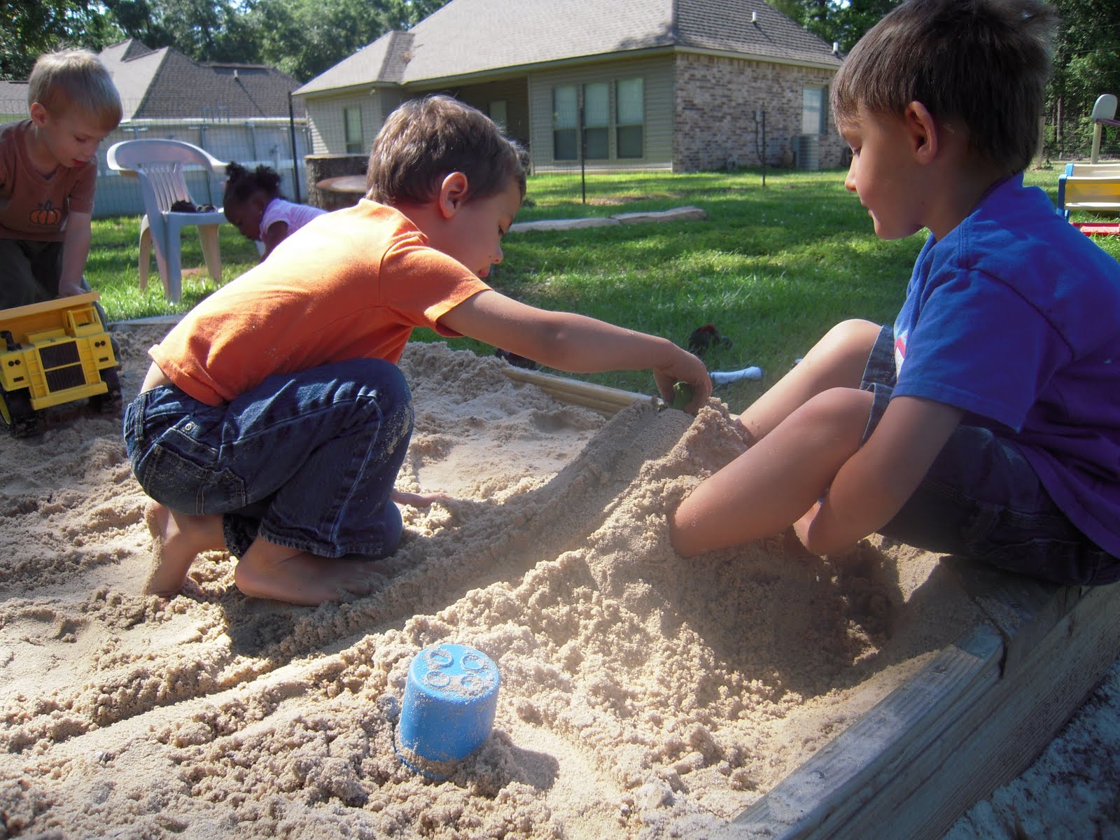 La-La's Home Daycare: Sandbox Fun