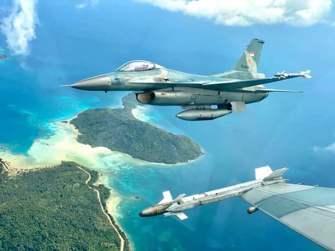 Asian Defence News: F16 Indonesia Air Force above Natuna Island ...