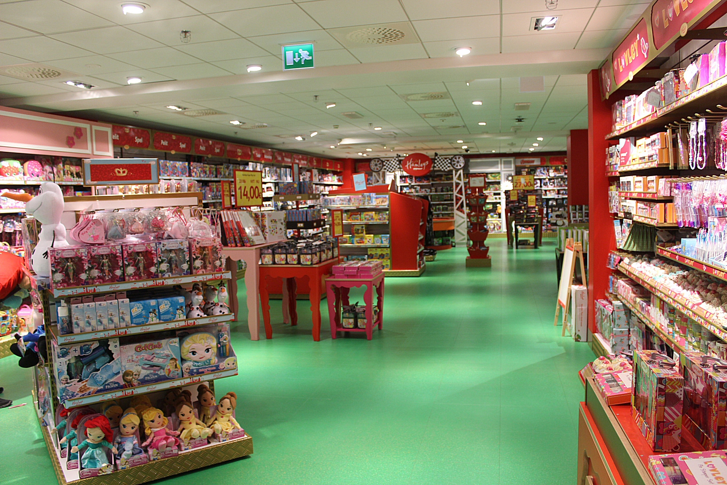 Toy 'Stache: Hamleys lelukauppa - Hamleys toy store