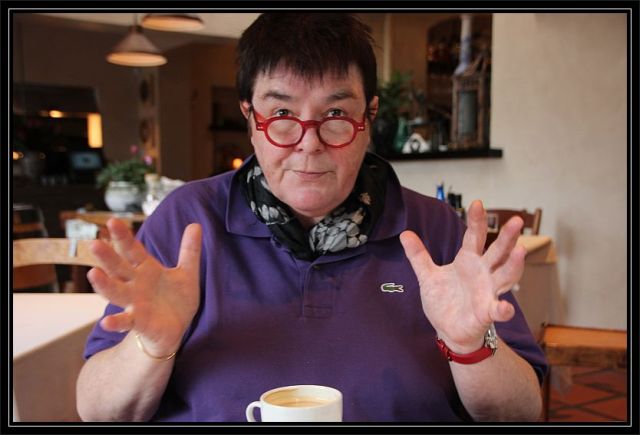 WOORDE WAT WEEG: Amanda Botha gesels met Joan Hambidge: Op 60 kyk sy al ...