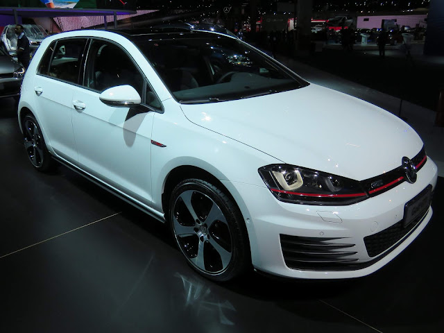 VW Golf TSI 2017: Comfortline, Highline e GTI - vídeos, fotos