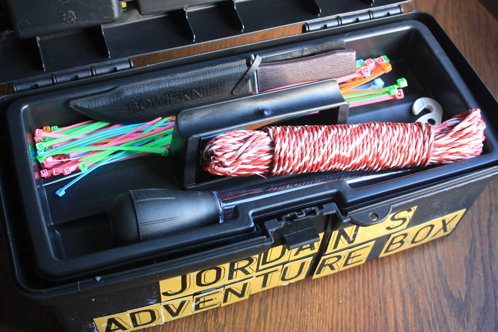 Adventure Box: Gift Idea | Holding the World in a Paper Cup