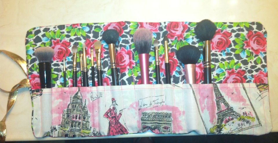 Christina's Beauty Mark: DIY Makeup Brush Roll for Travel