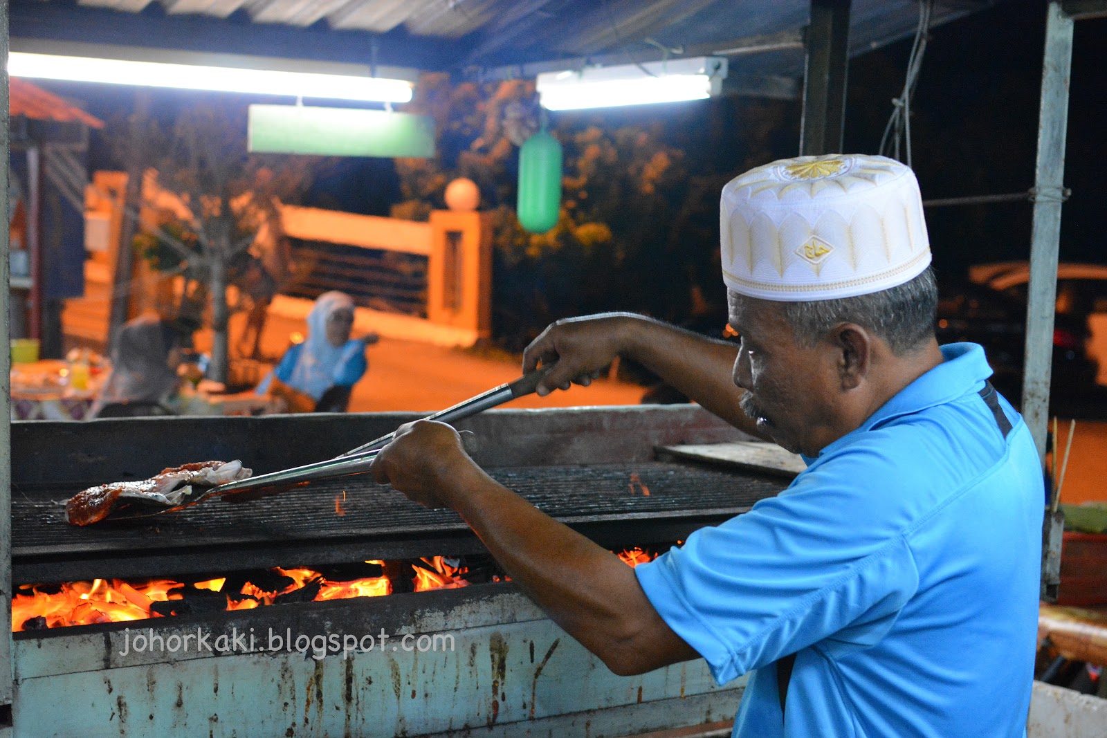 Serkam Medan Ikan Bakar in Malacca Umbai Pantai Beach |Tony Johor Kaki ...