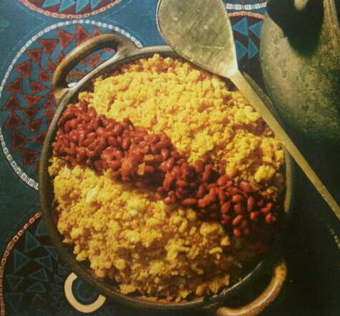 African Cooking: Ghanaian Cuisine: West African Peanut Stew & Gari Foto