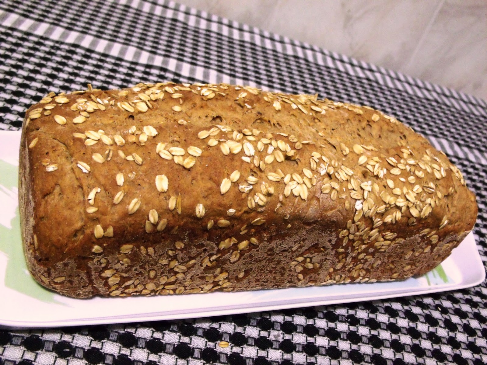 Pão preto com cereais