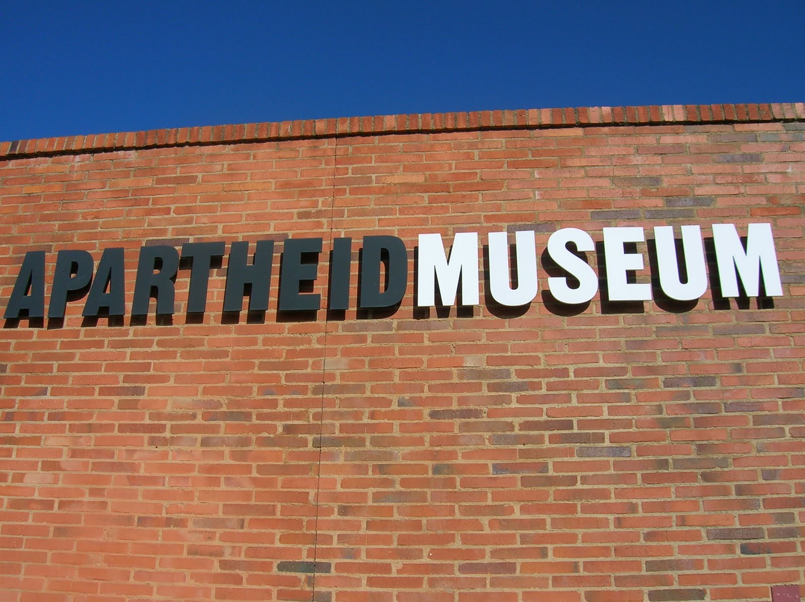 Building a Bridge to the World: South Africa 2011: Day 3: Apartheid ...