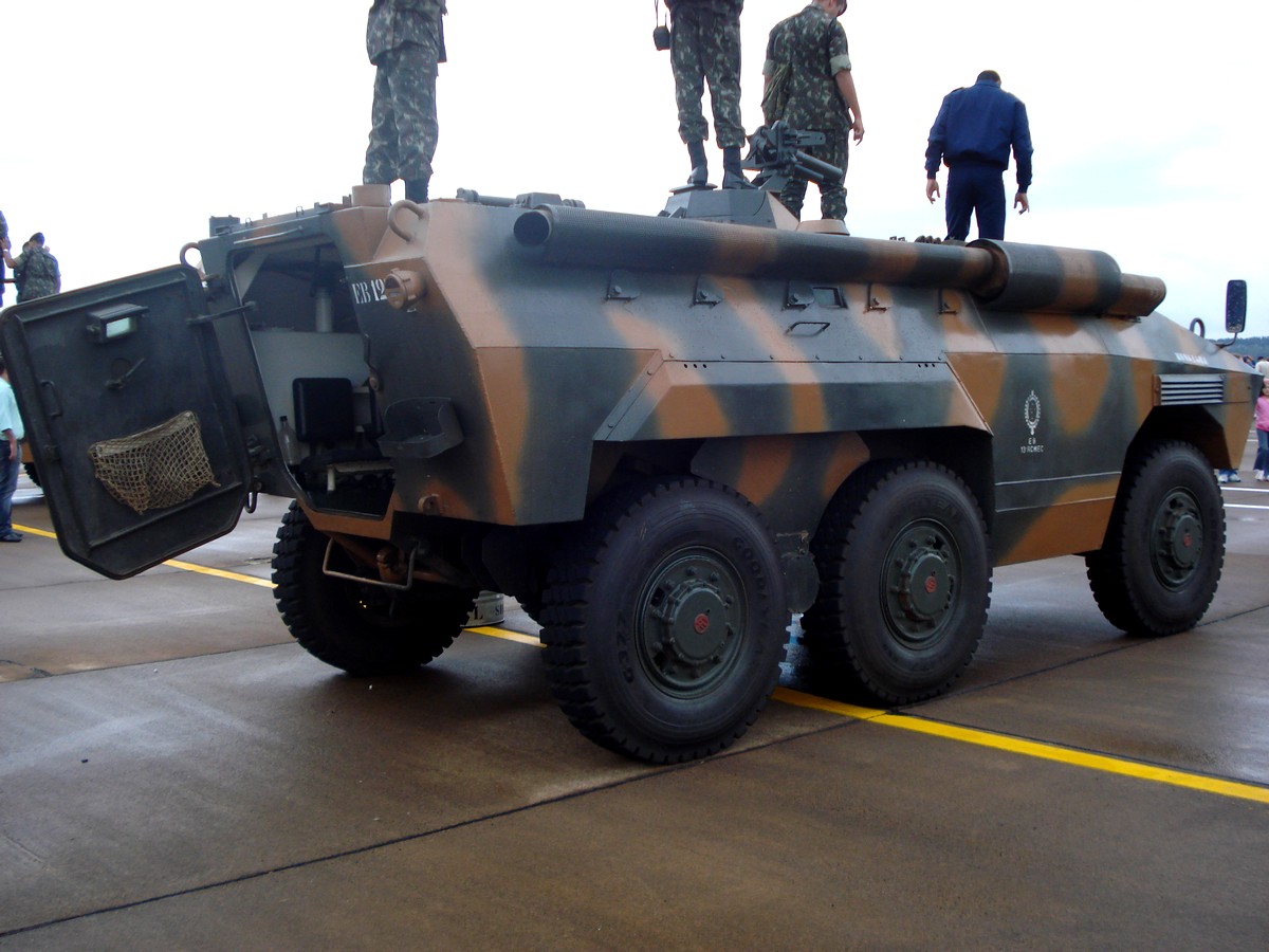 Viaturas Brasil: EE-11 URUTU - Exército Brasileiro