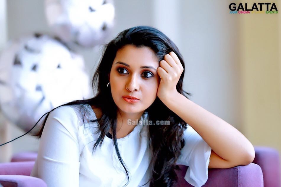 tamil serial actress priya bhavani shankar pictures