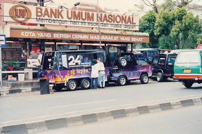 Radio Branding Materials: Vehicle | OB van Radio Oz Bandung (1992)