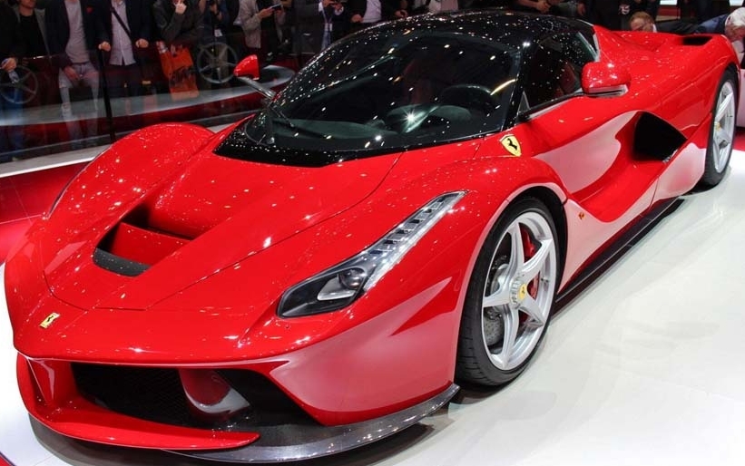 Gambar Mobil Ferrari Warna Merah