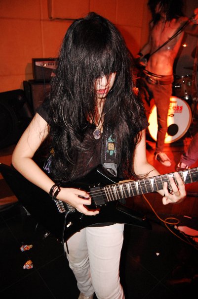 Rommy Chenko "Wall 4 Charity": Female Guitarist I (Prisa Rianzi)